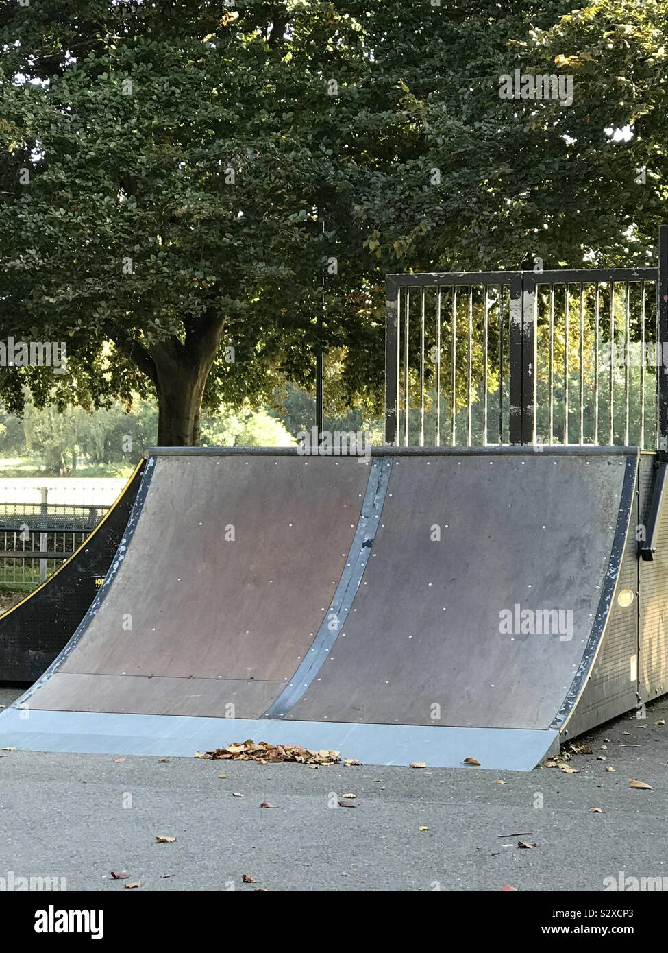 Skate ramp hi-res stock photography and images - Alamy
