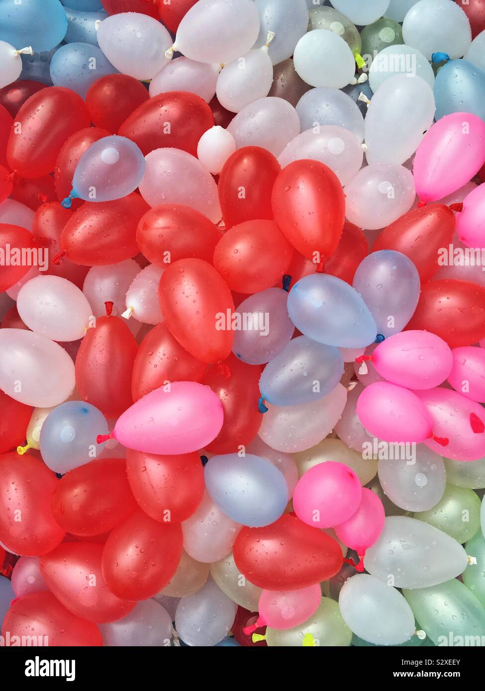 Water balloon balloons hi-res stock photography and images - Alamy
