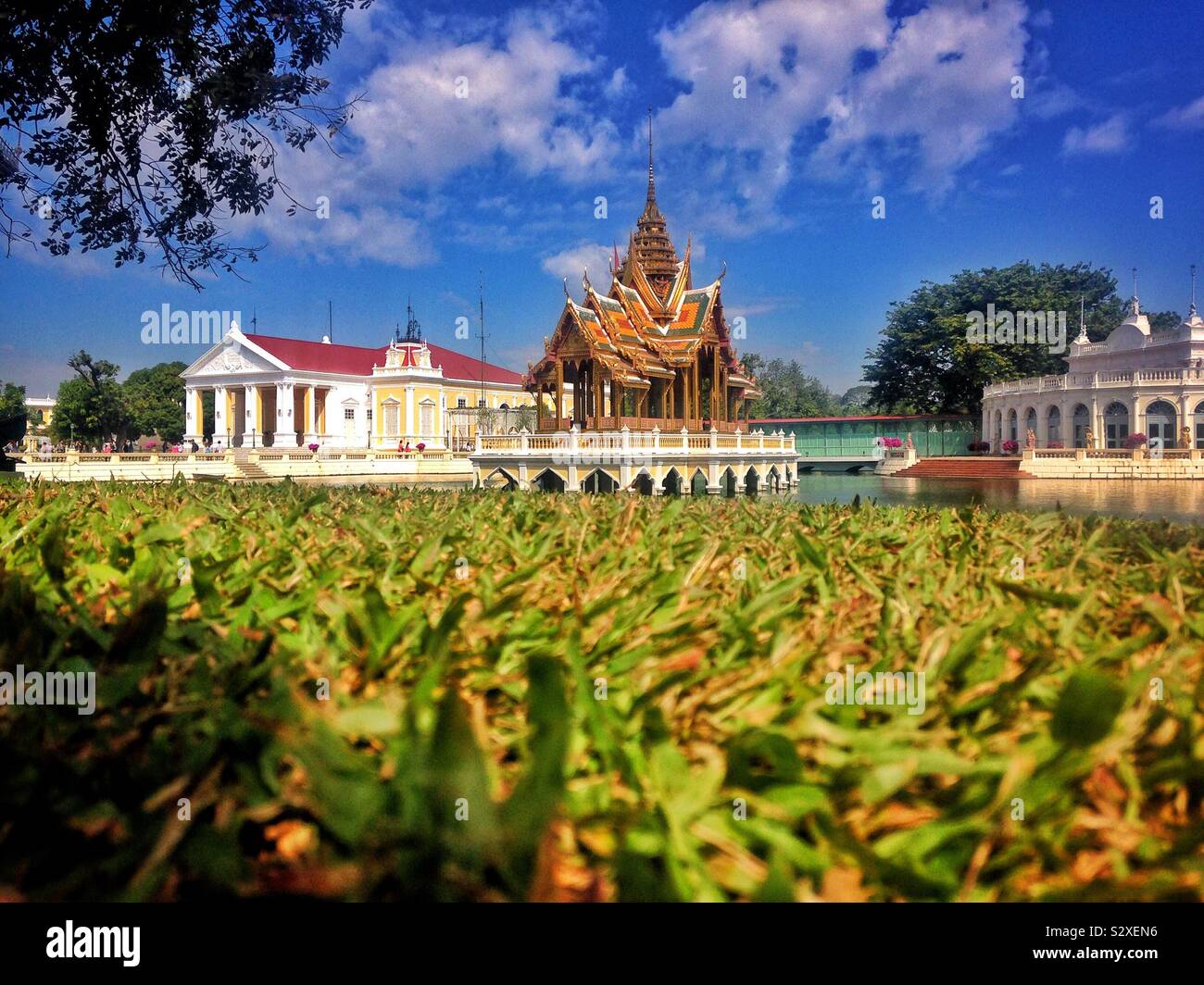Bangkok floating royal palace hi-res stock photography and images - Alamy