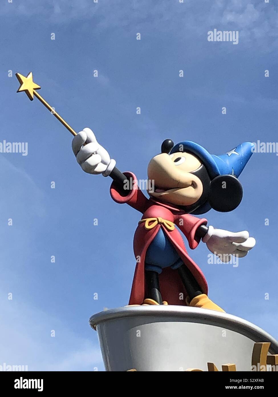 Statue of Walt Disney’s Mickey as a magician Stock Photo - Alamy