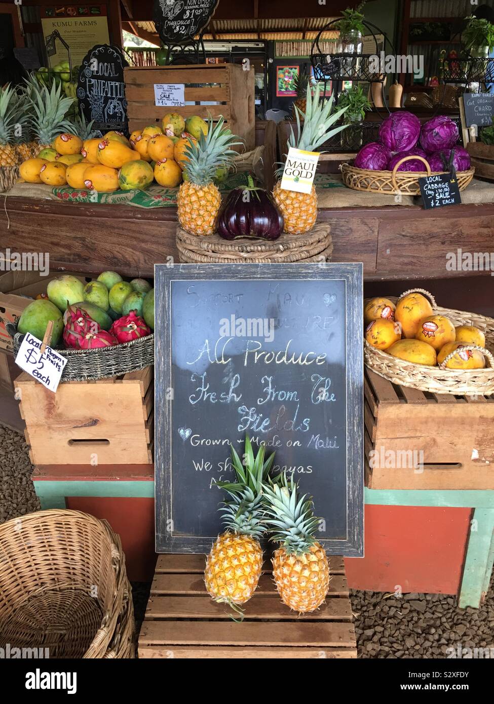 Fruits stand hi-res stock photography and images - Alamy