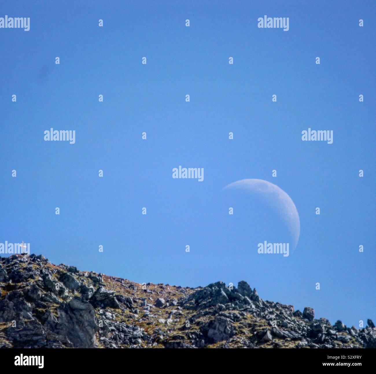 Moon rising mountain hi-res stock photography and images - Alamy