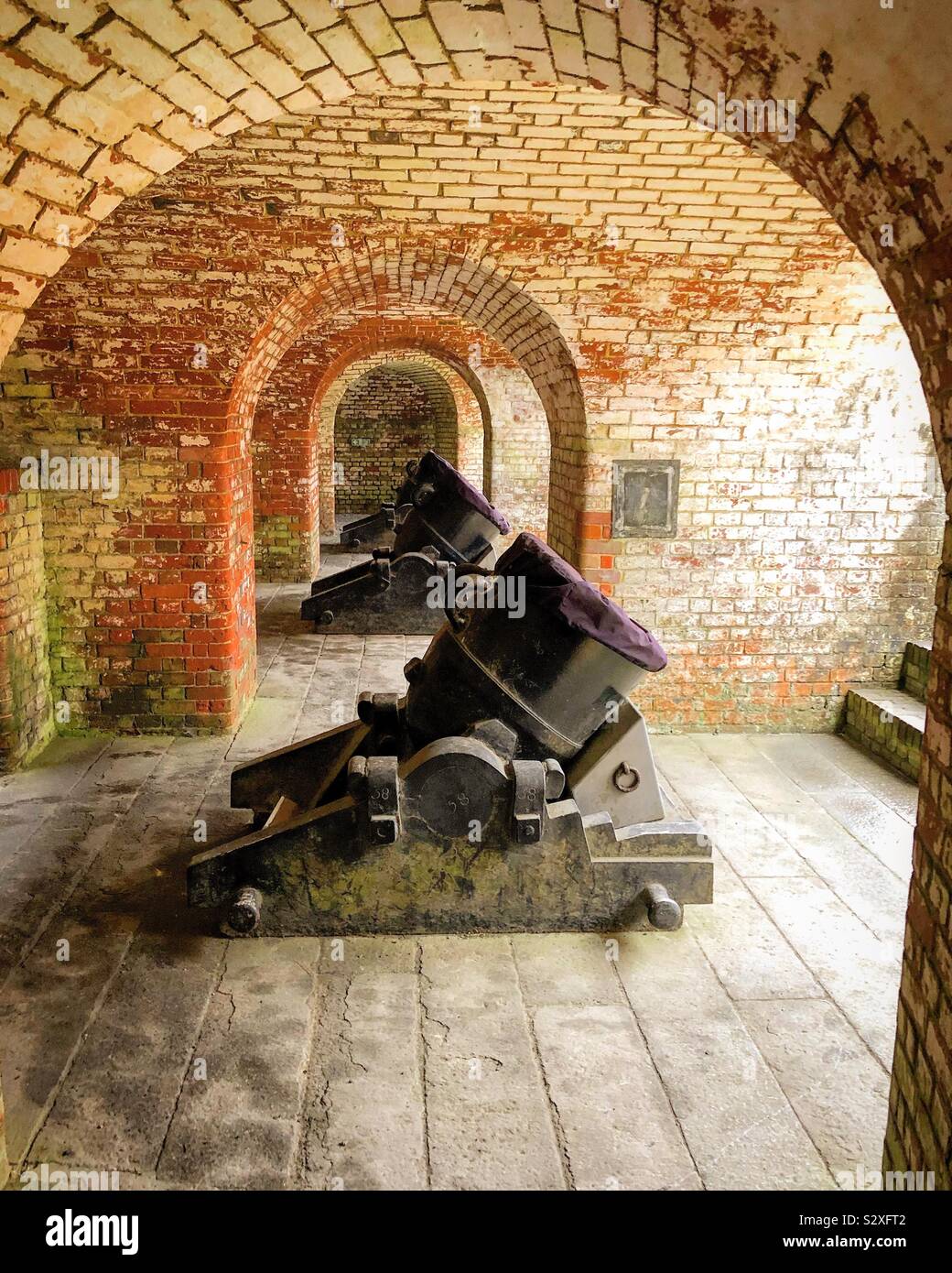 Brickwork arches hi-res stock photography and images - Alamy