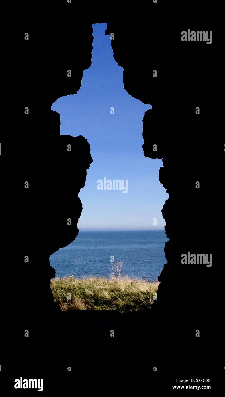 Arrow slit window hi-res stock photography and images - Alamy