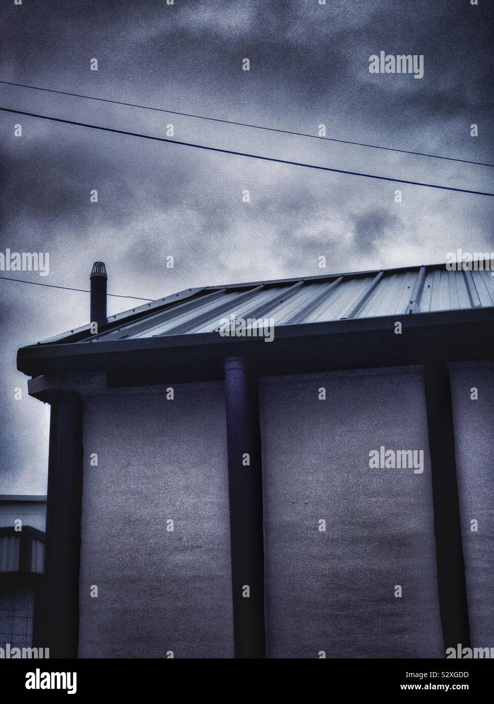 Dark grey building hi-res stock photography and images - Alamy