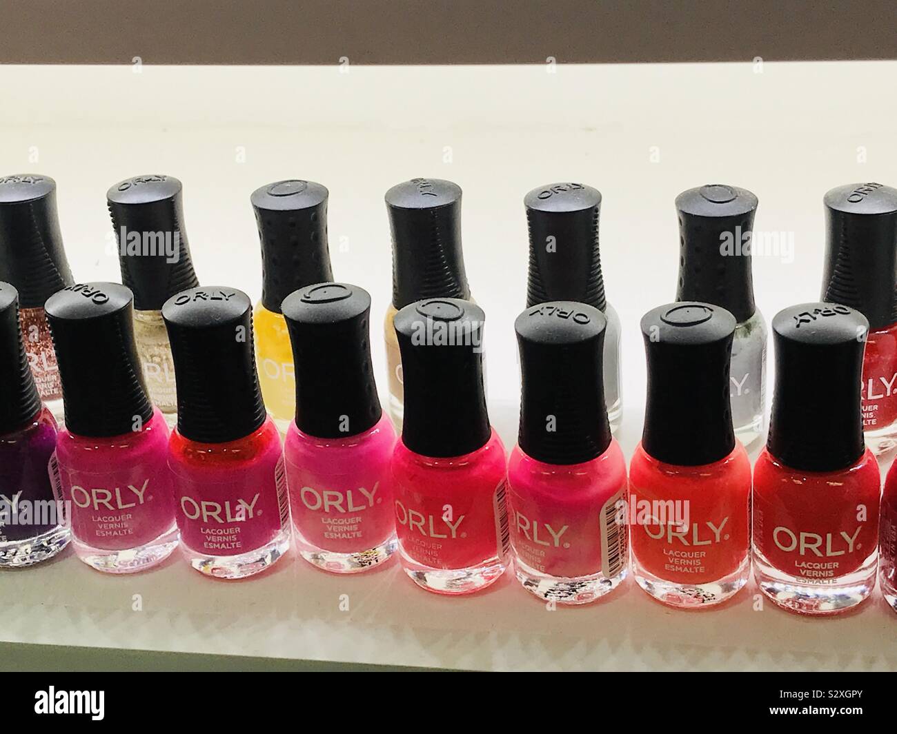 Row of nails hi-res stock photography and images - Alamy