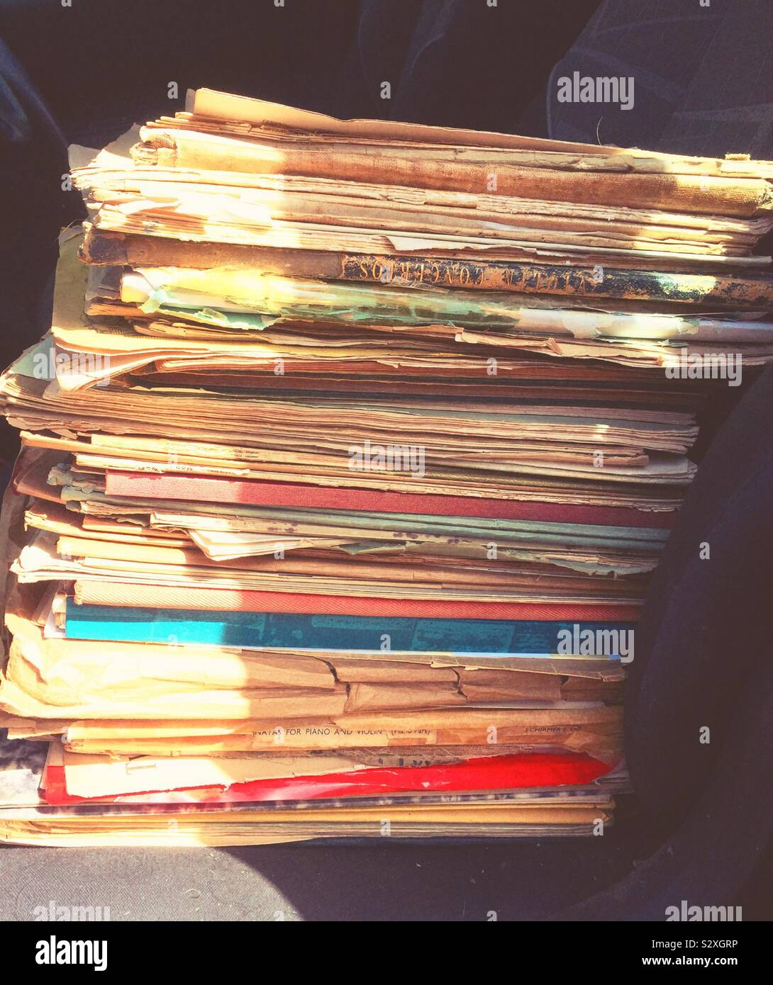 Old sheet music hi-res stock photography and images - Alamy