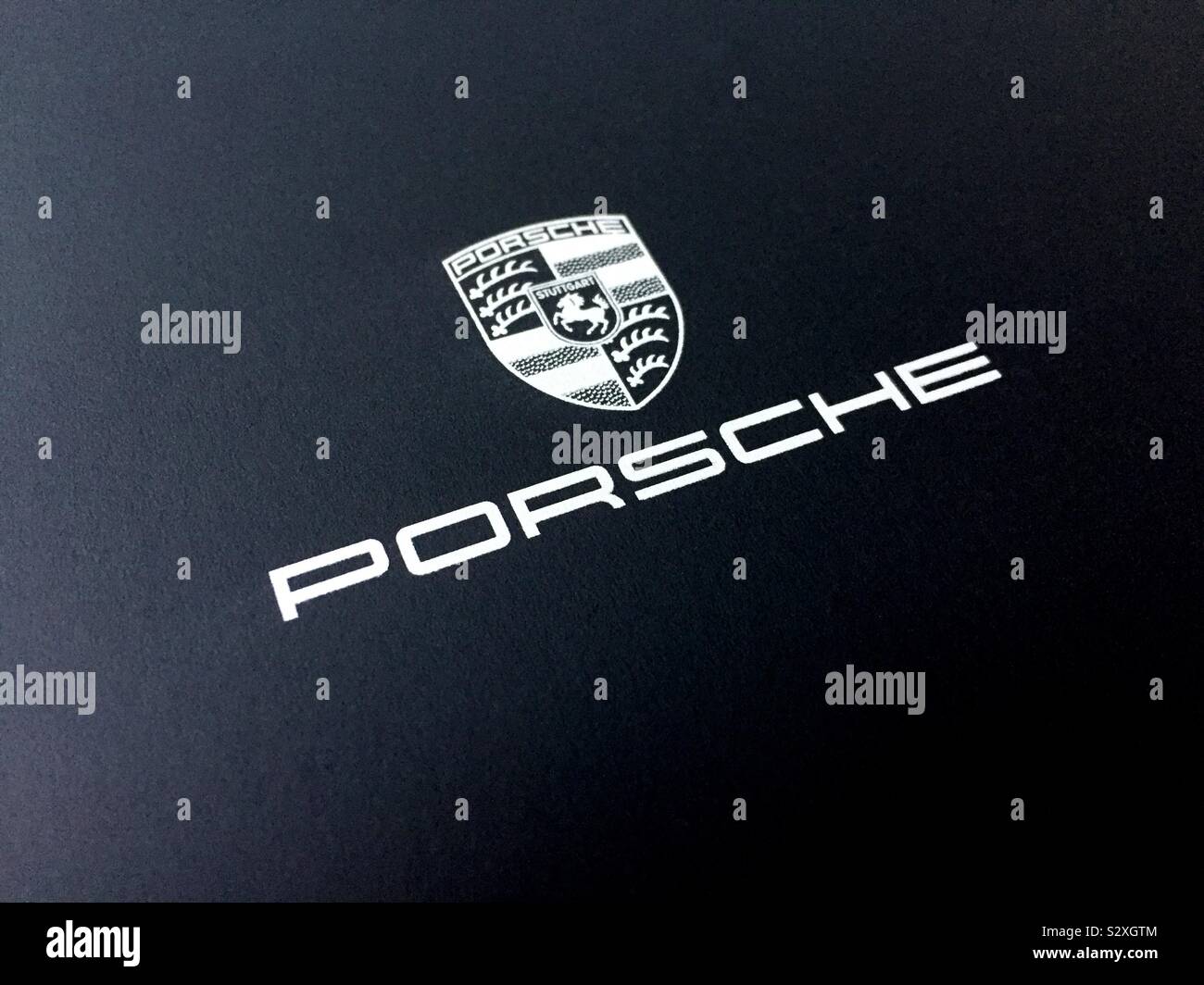 Porsche badge hi-res stock photography and images - Alamy