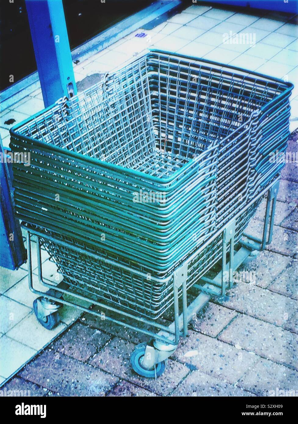 Stacked wire baskets hi-res stock photography and images - Alamy