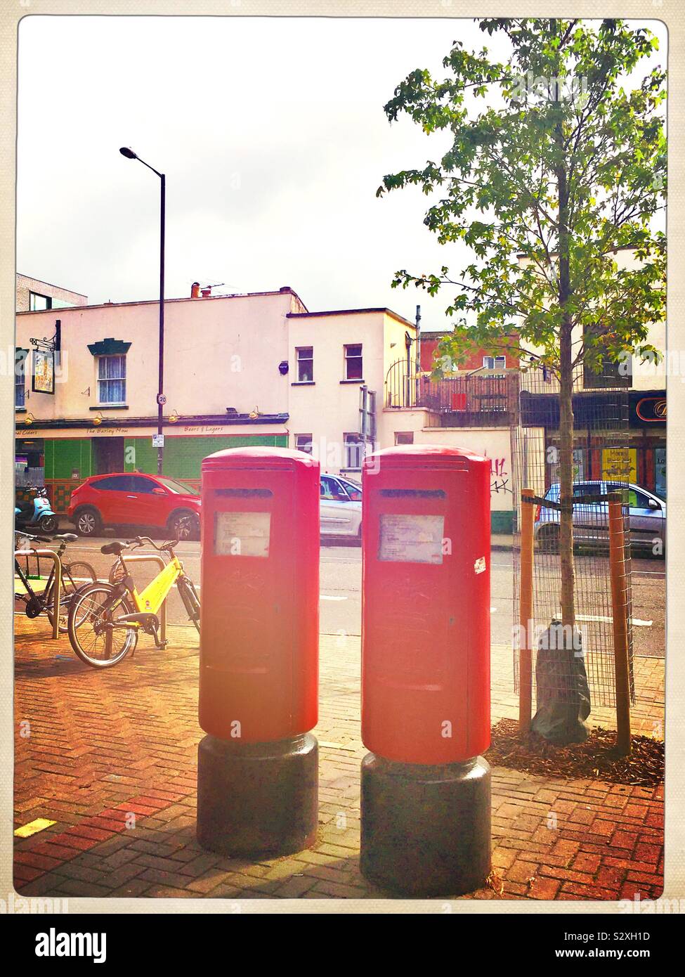Pillar boxes hi-res stock photography and images - Alamy