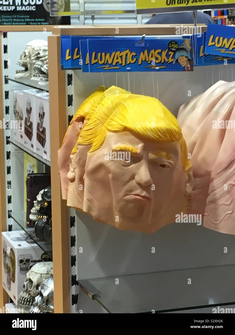 Lunatic mask hi-res stock photography and images - Alamy