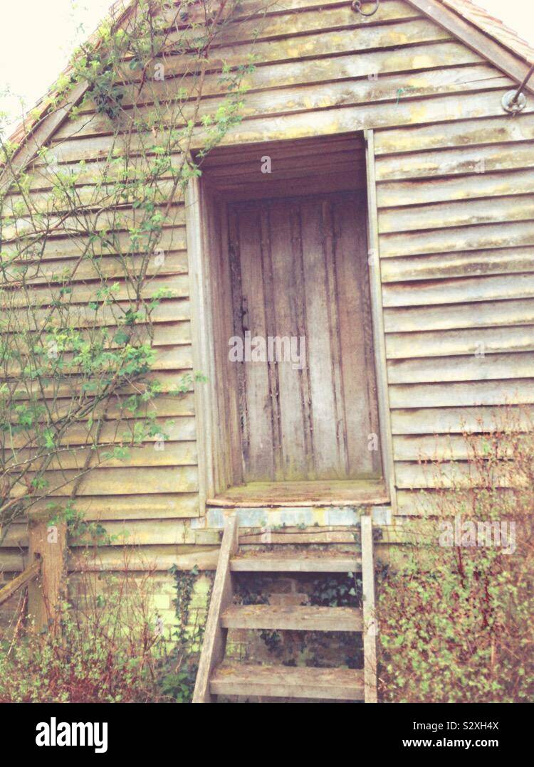 Old barn door Stock Photo - Alamy