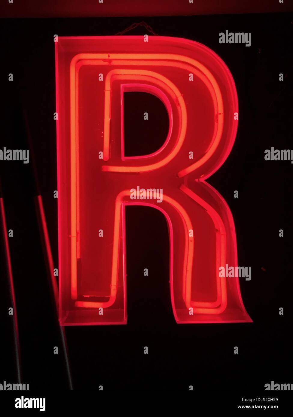 Letter r neon hi-res stock photography and images - Alamy