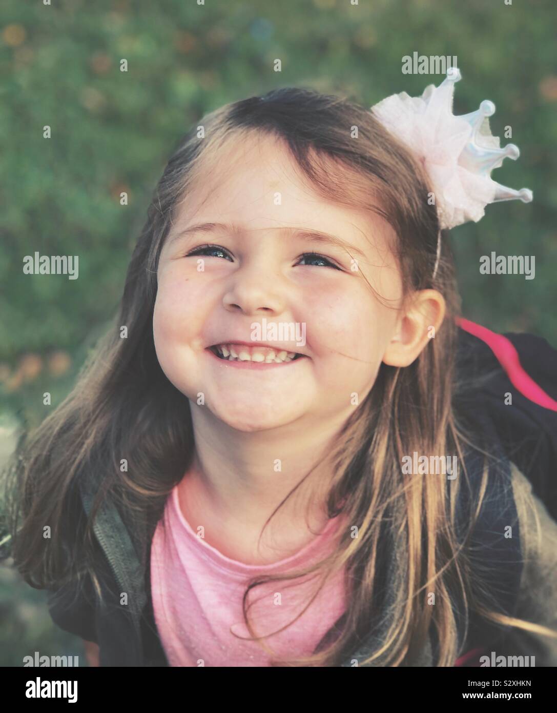 Girl child happy smiling portrait hi-res stock photography and images ... Girl child happy smiling portrait hi-res stock photography and images ...