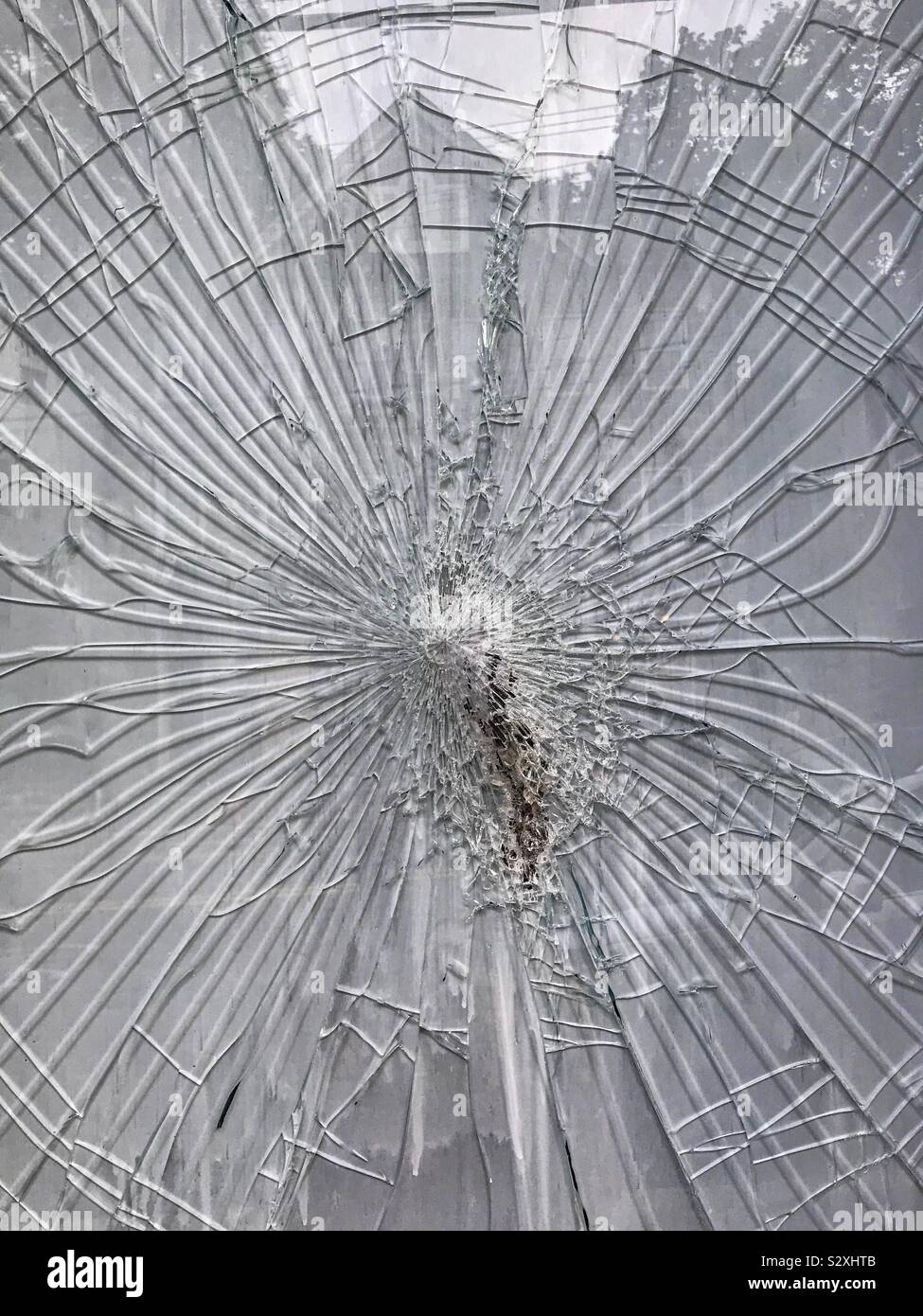 Shattered glass hi-res stock photography and images - Alamy