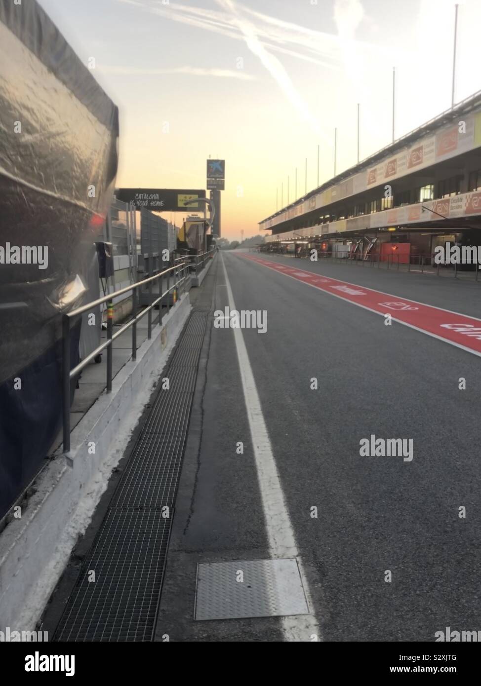 F1 pit lane hi-res stock photography and images - Alamy