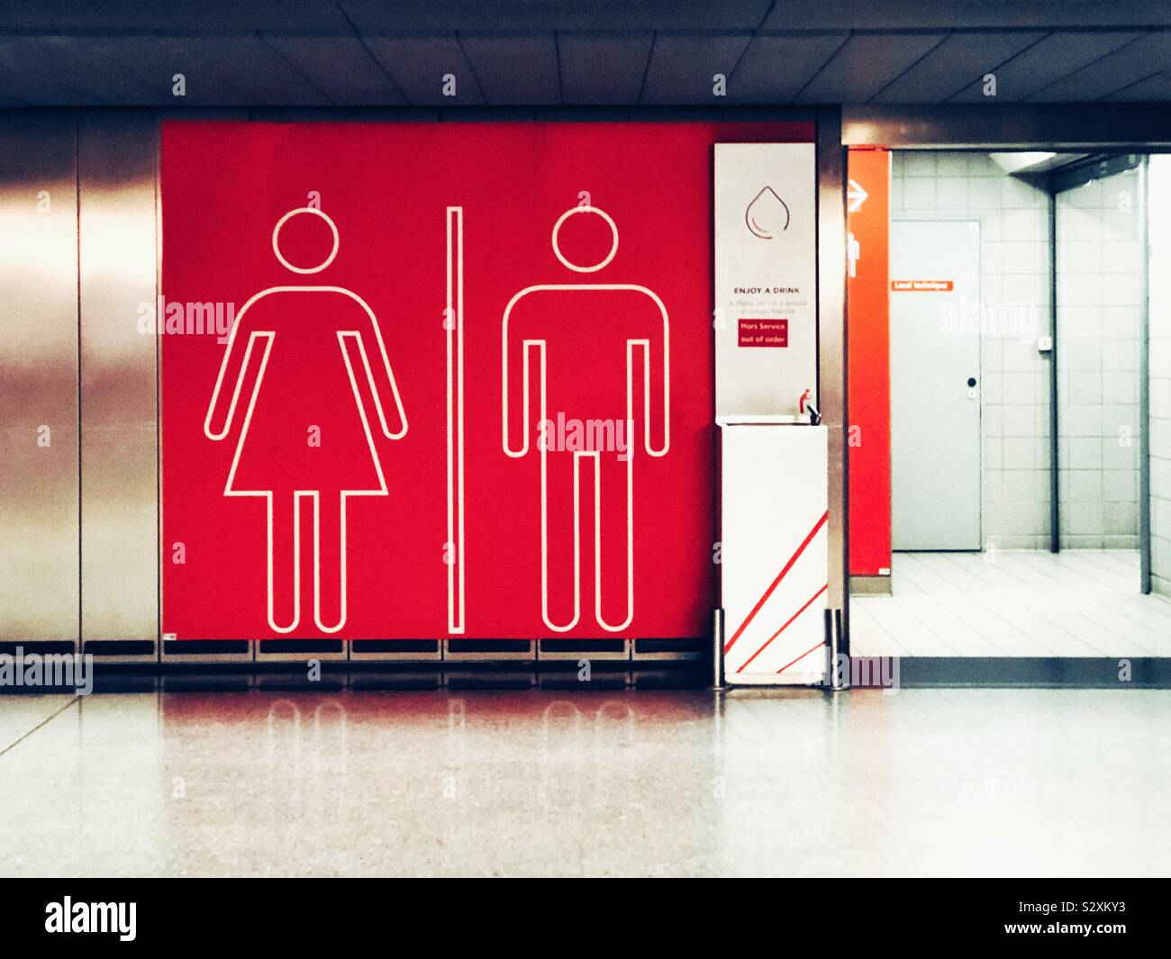 Airport sign restroom hi-res stock photography and images - Alamy