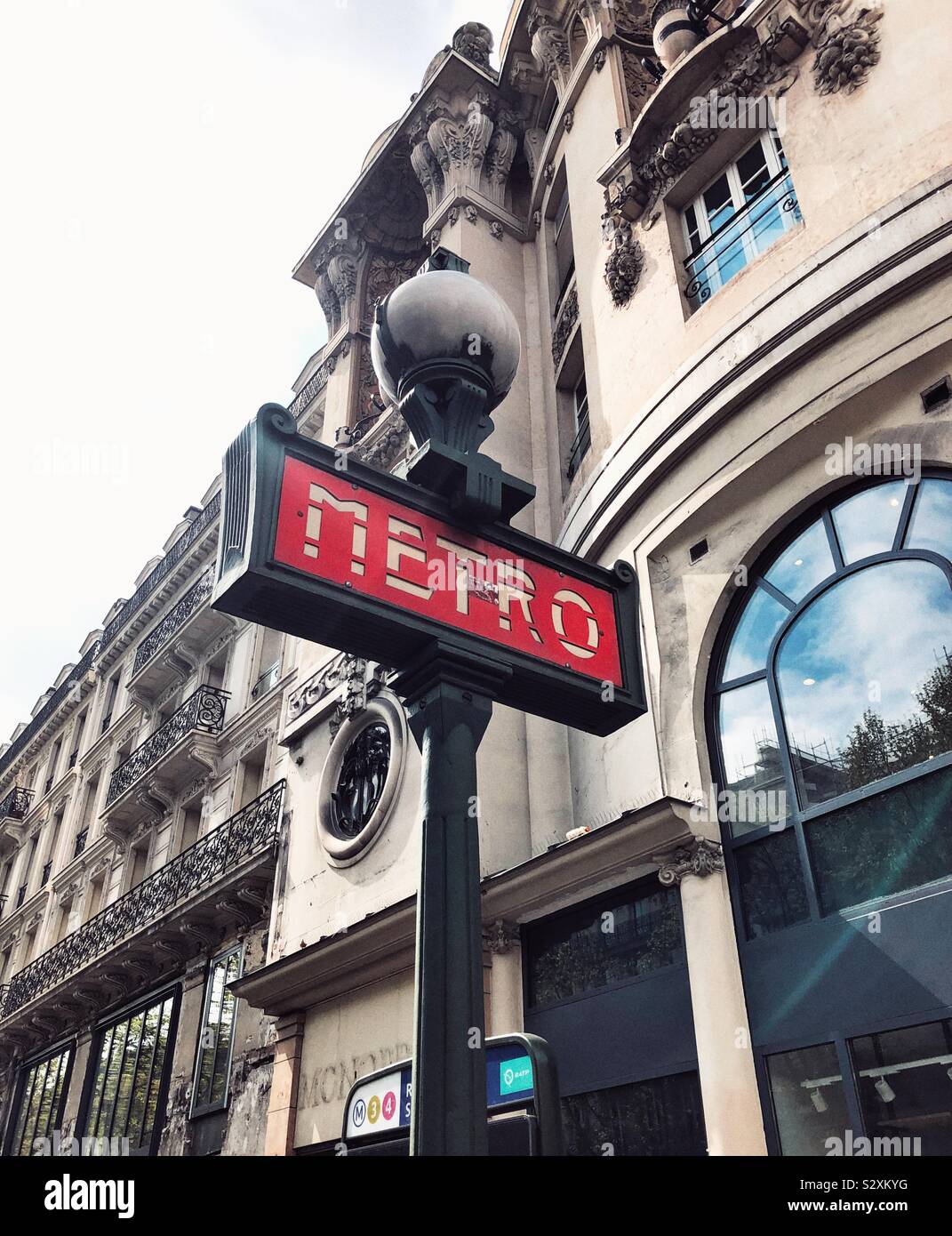 Metro sign in Paris Stock Photo - Alamy