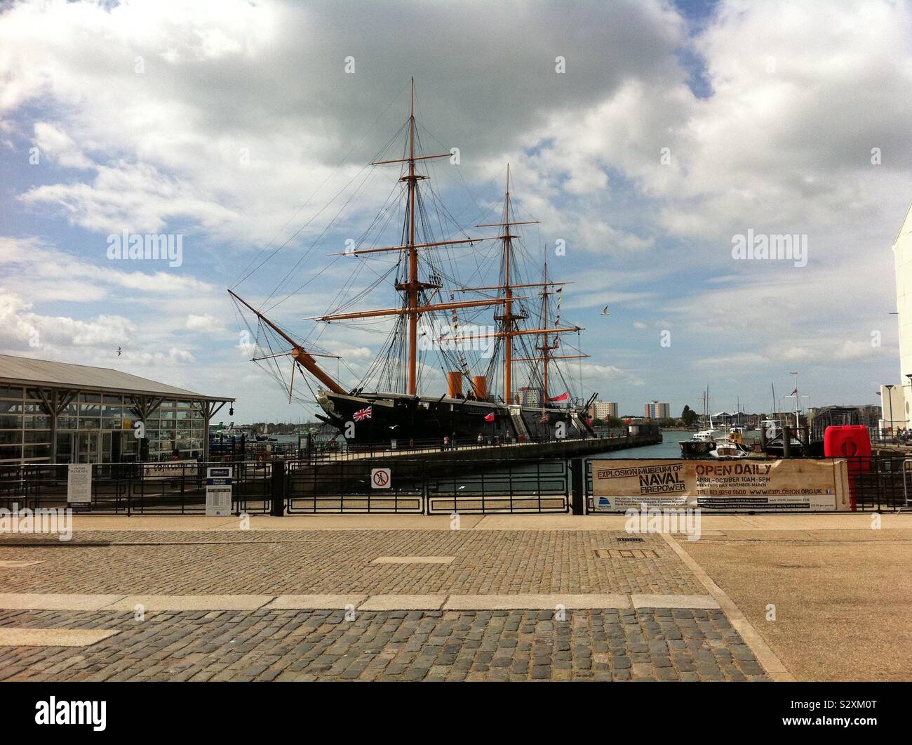 Portsmouth historic dockyards hi-res stock photography and images - Alamy