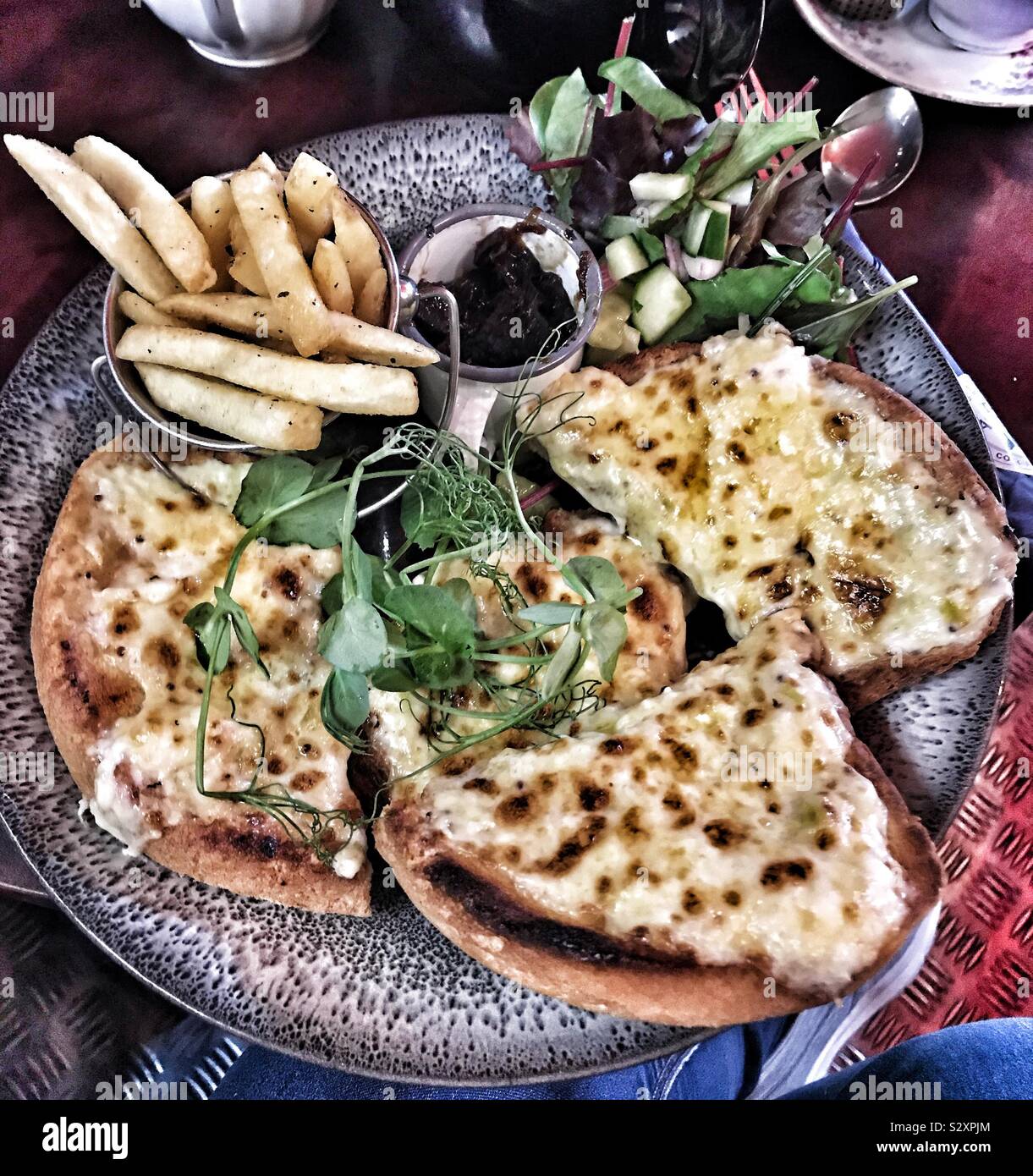Welsh rarebit salad hi-res stock photography and images - Alamy