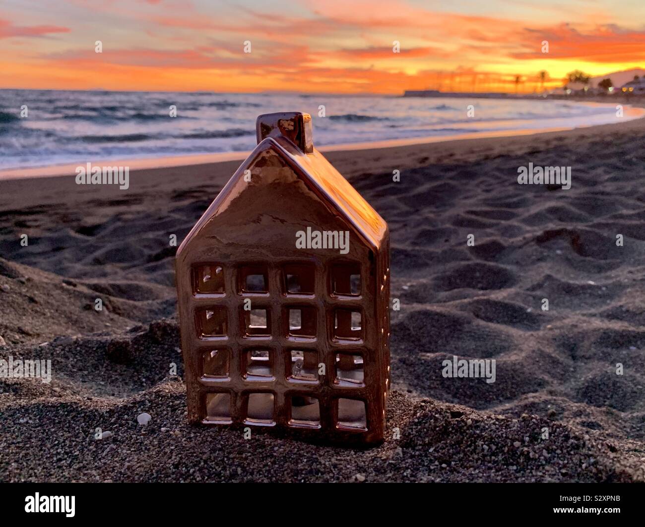 House for good hi-res stock photography and images - Alamy