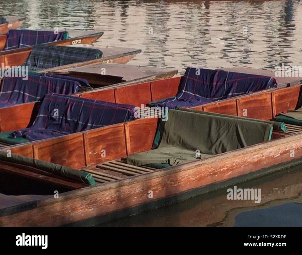 Go punting hi-res stock photography and images - Alamy