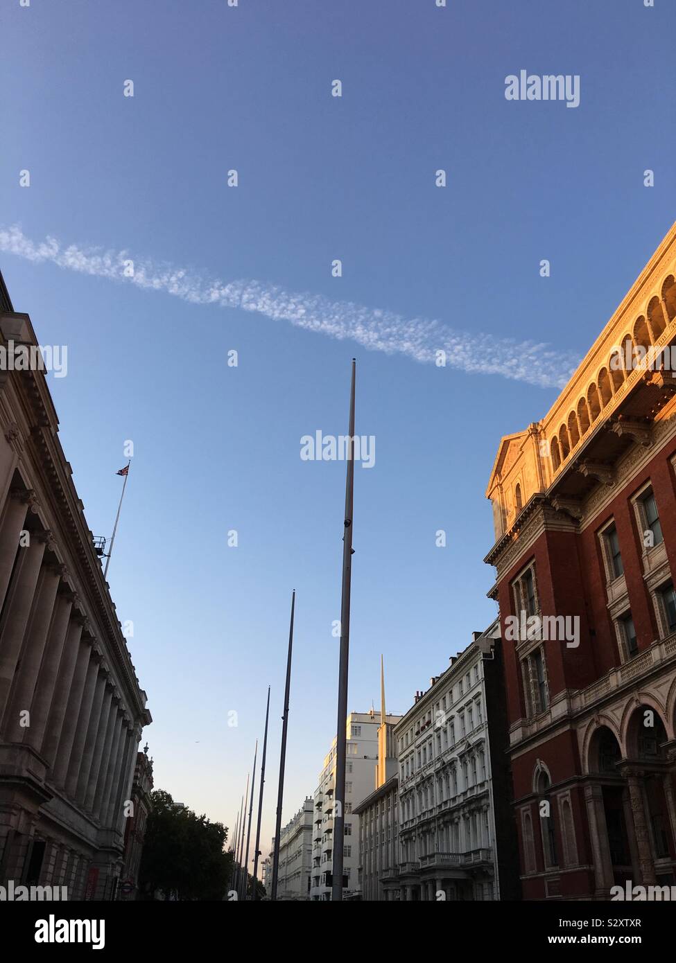 Smoke flight hi-res stock photography and images - Alamy