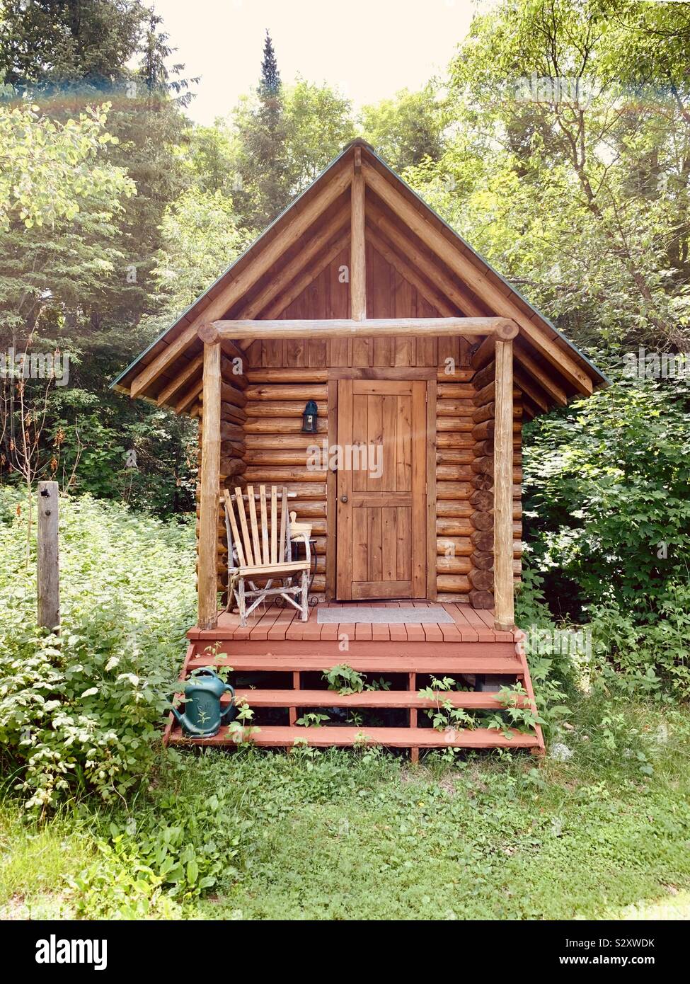 Little wooden log house hi-res stock photography and images - Alamy