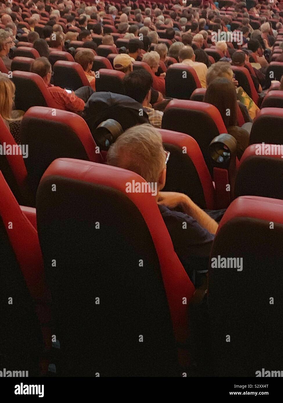 Auditorium people full audience hi-res stock photography and images - Alamy