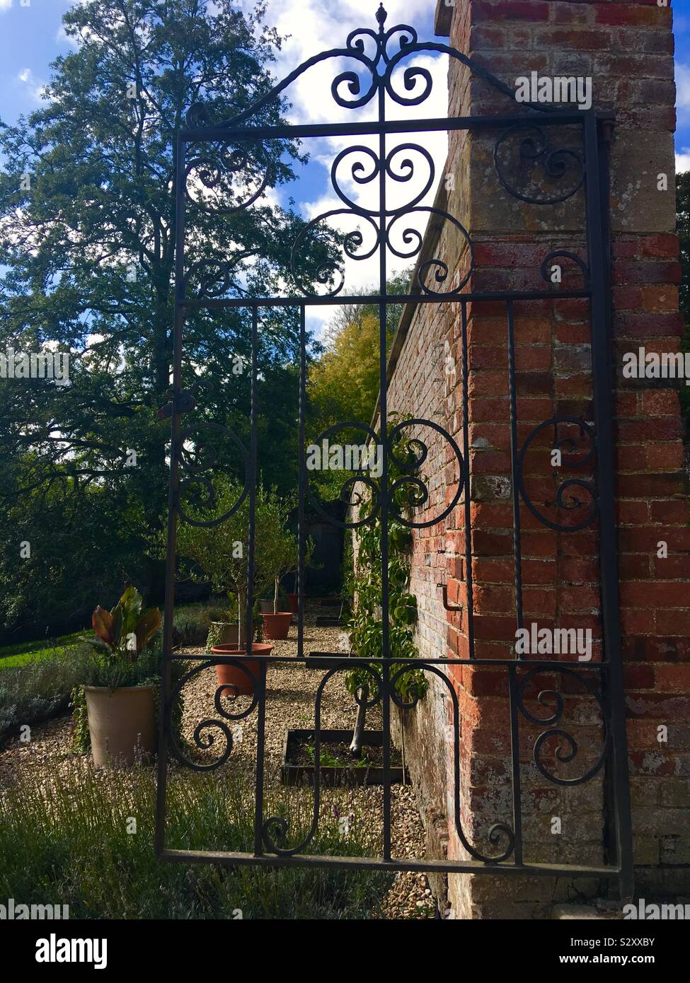 Victorian gate hi-res stock photography and images - Alamy