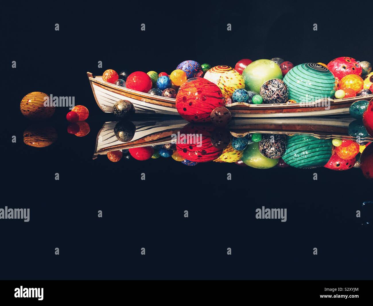 Dale chihuly glass boat hi-res stock photography and images - Alamy