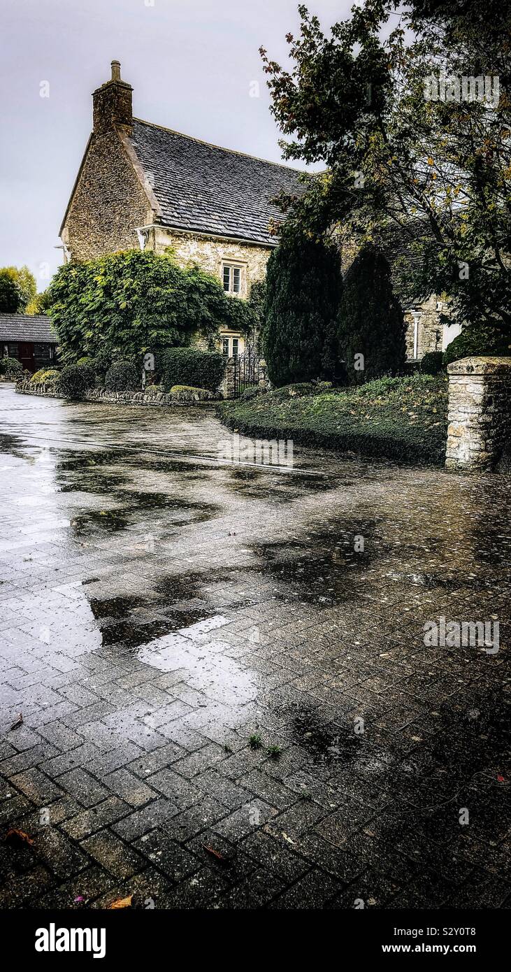 Cotswolds house countryside hi-res stock photography and images - Alamy