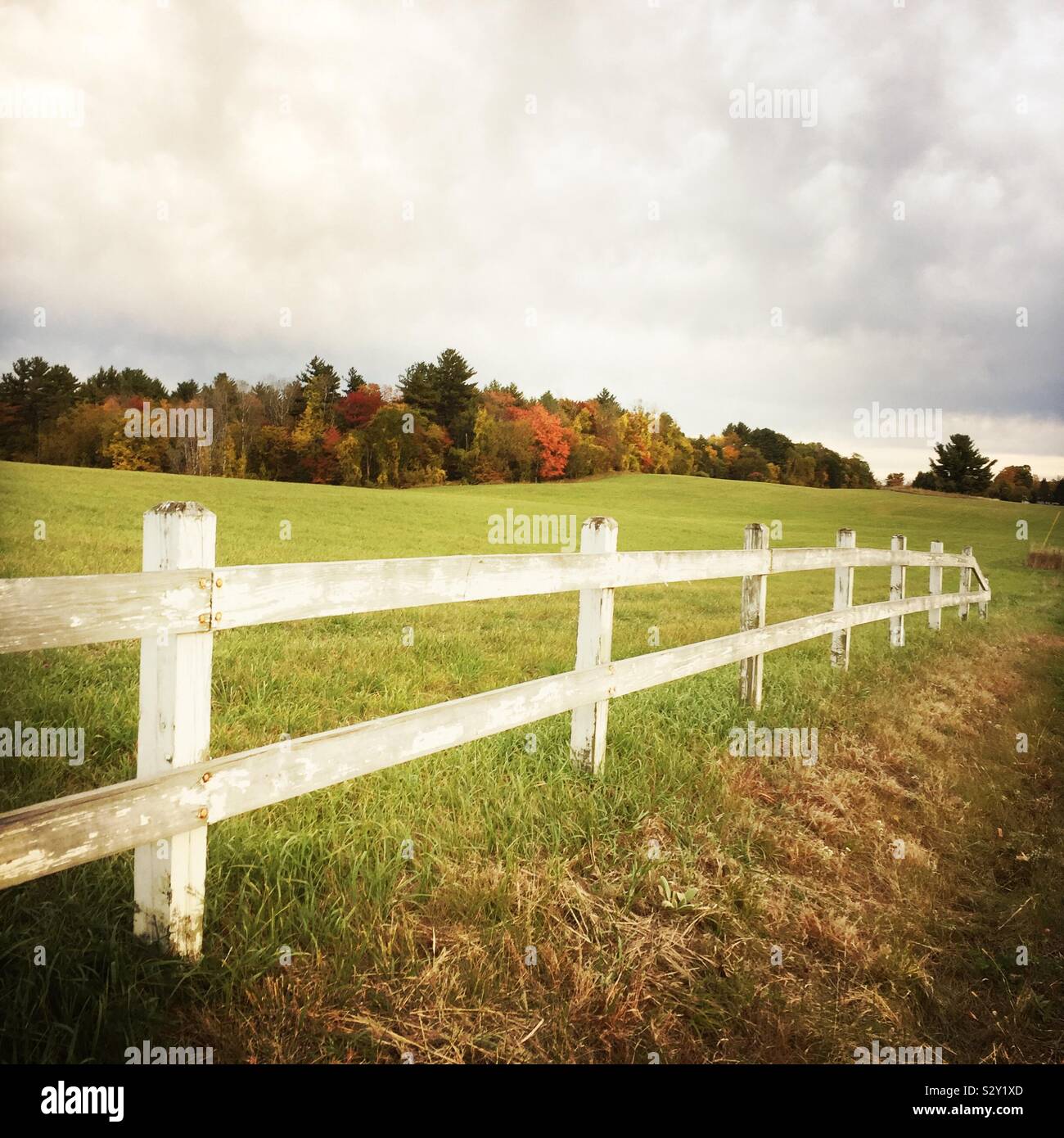 Farm split rail fence hi-res stock photography and images - Alamy
