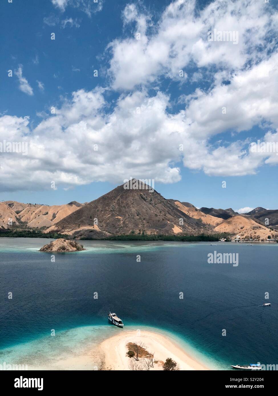 Ntt triangle hi-res stock photography and images - Alamy