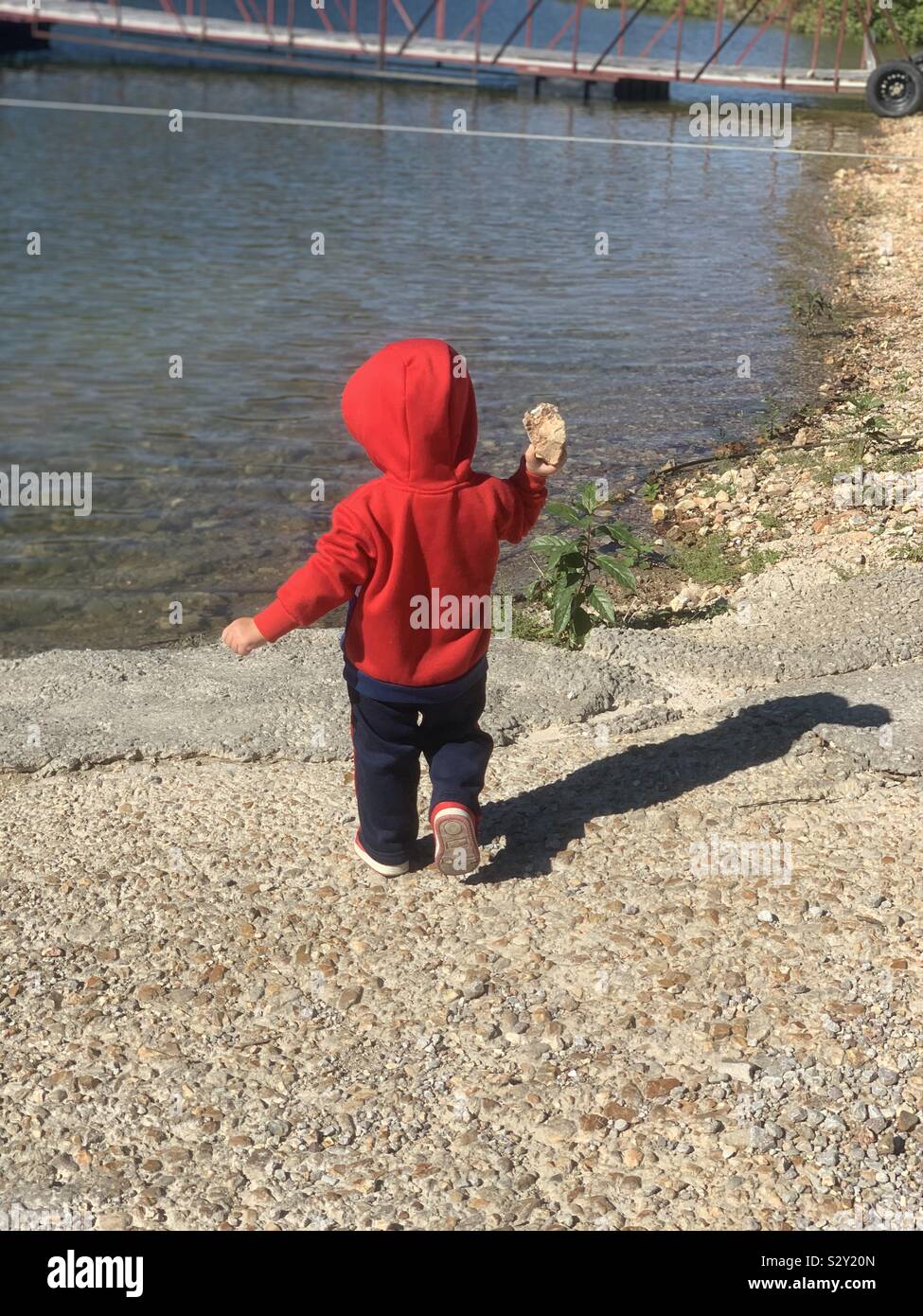 Toddler rock throwing Stock Photo - Alamy