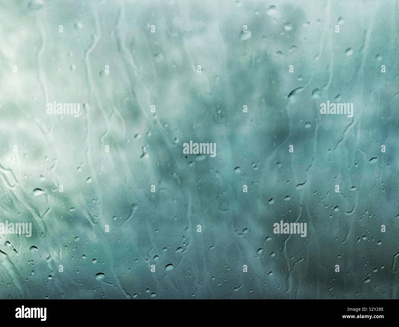 Rain on the car windscreen Stock Photo - Alamy