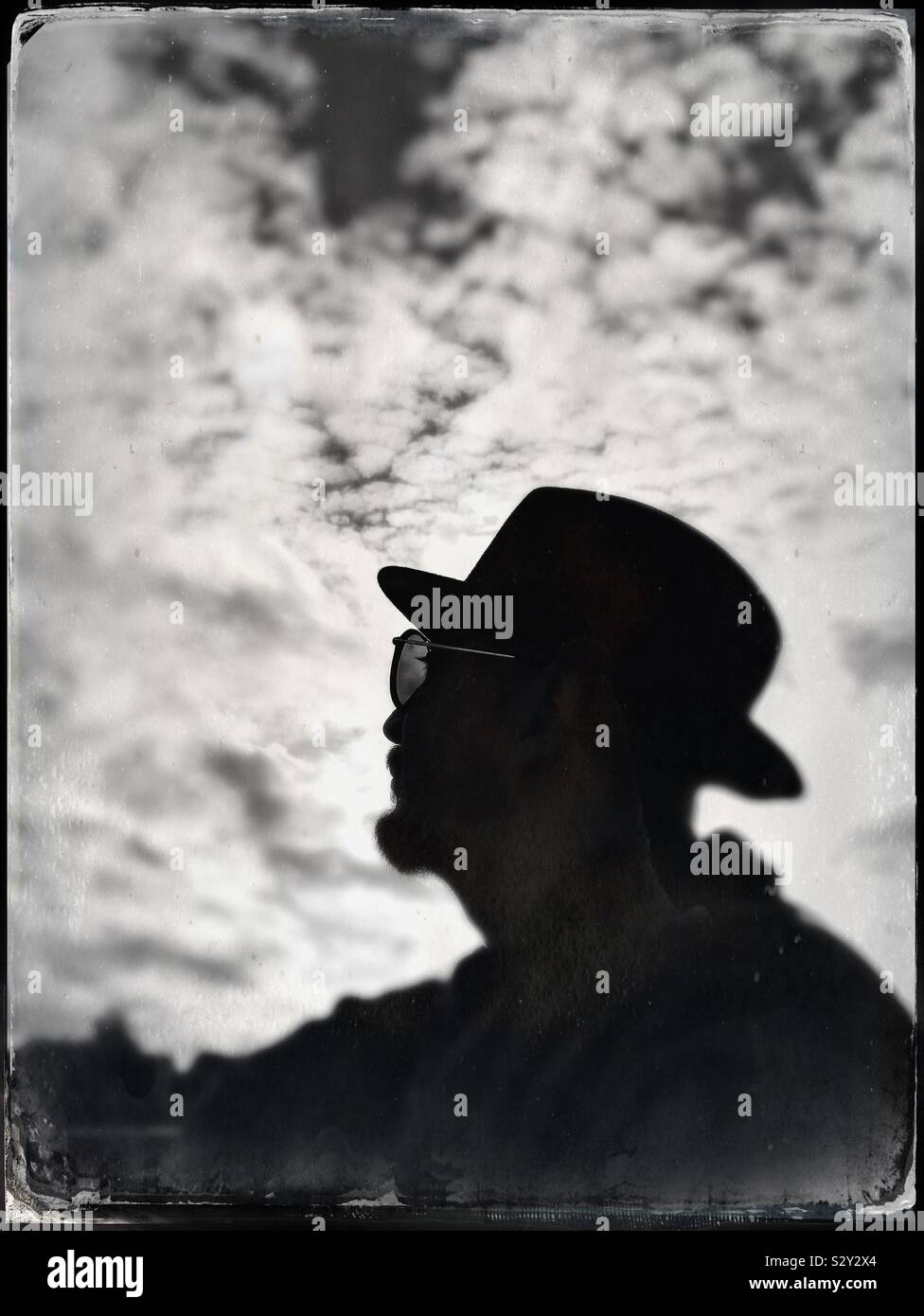 Man silhouette hat hi-res stock photography and images - Alamy