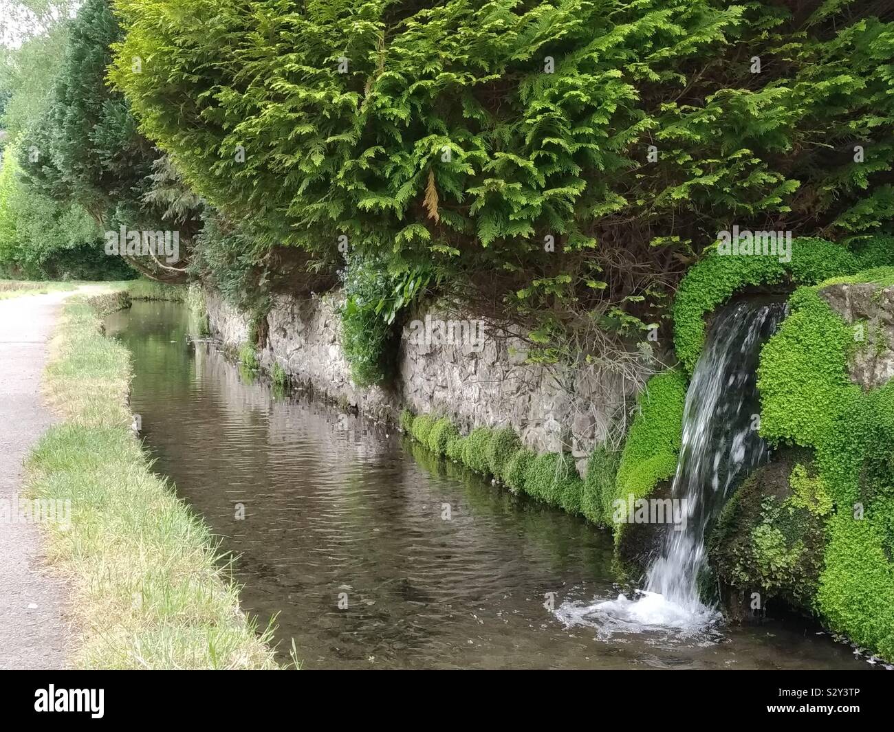 River leading to waterfall hi-res stock photography and images - Alamy
