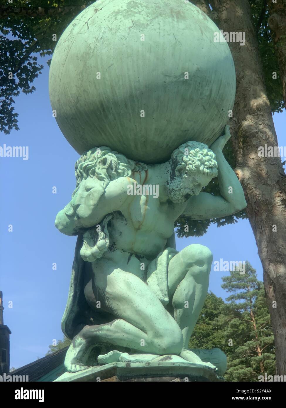 Statue atlas hi-res stock photography and images - Alamy