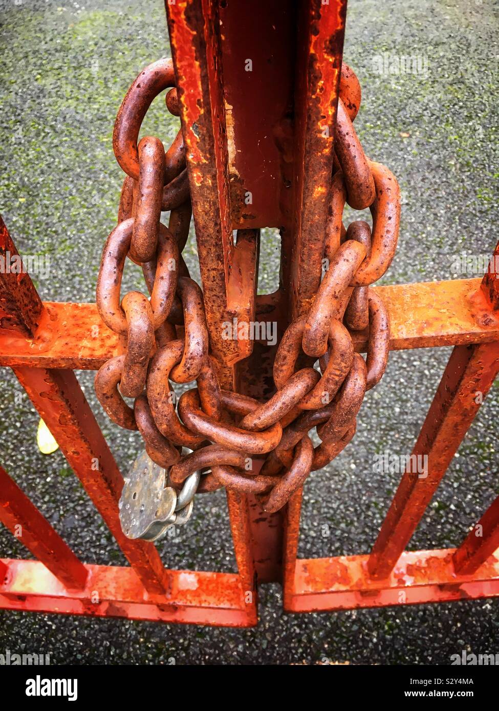 Locked gate hi-res stock photography and images - Alamy