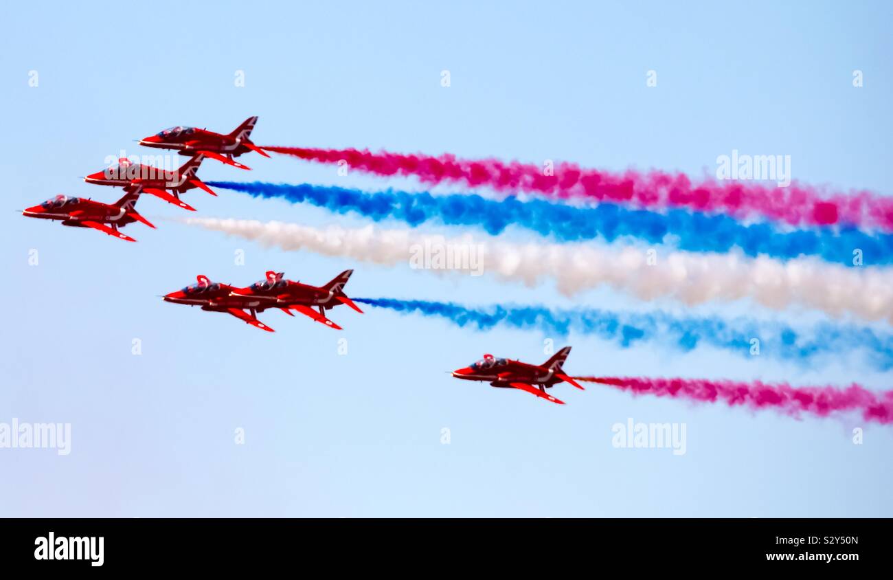 Red arrows smoke hi-res stock photography and images - Alamy