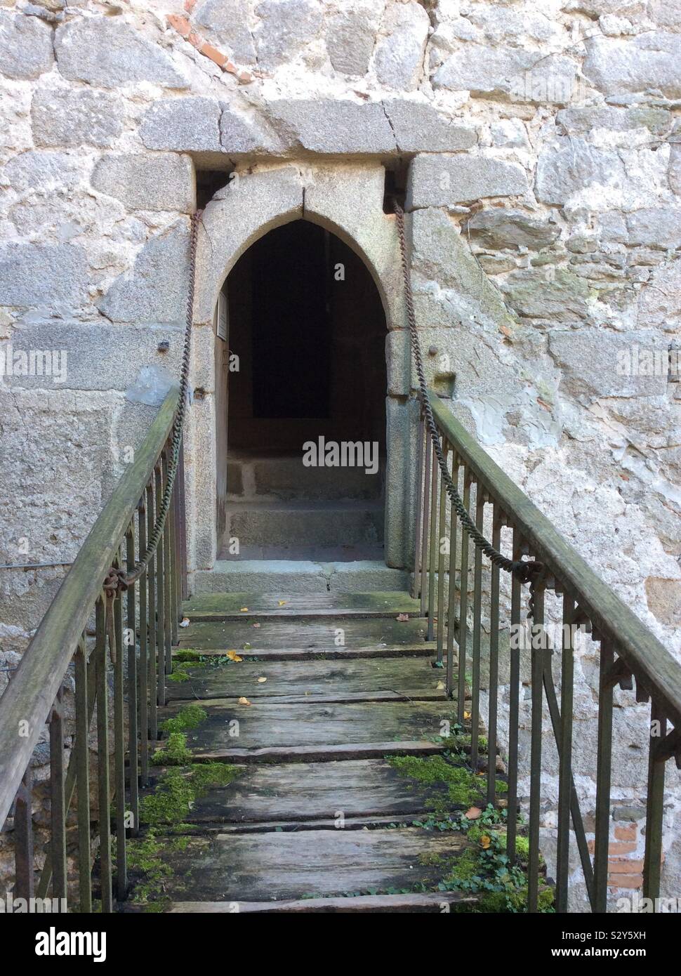 Drawbridge castle hi-res stock photography and images - Alamy