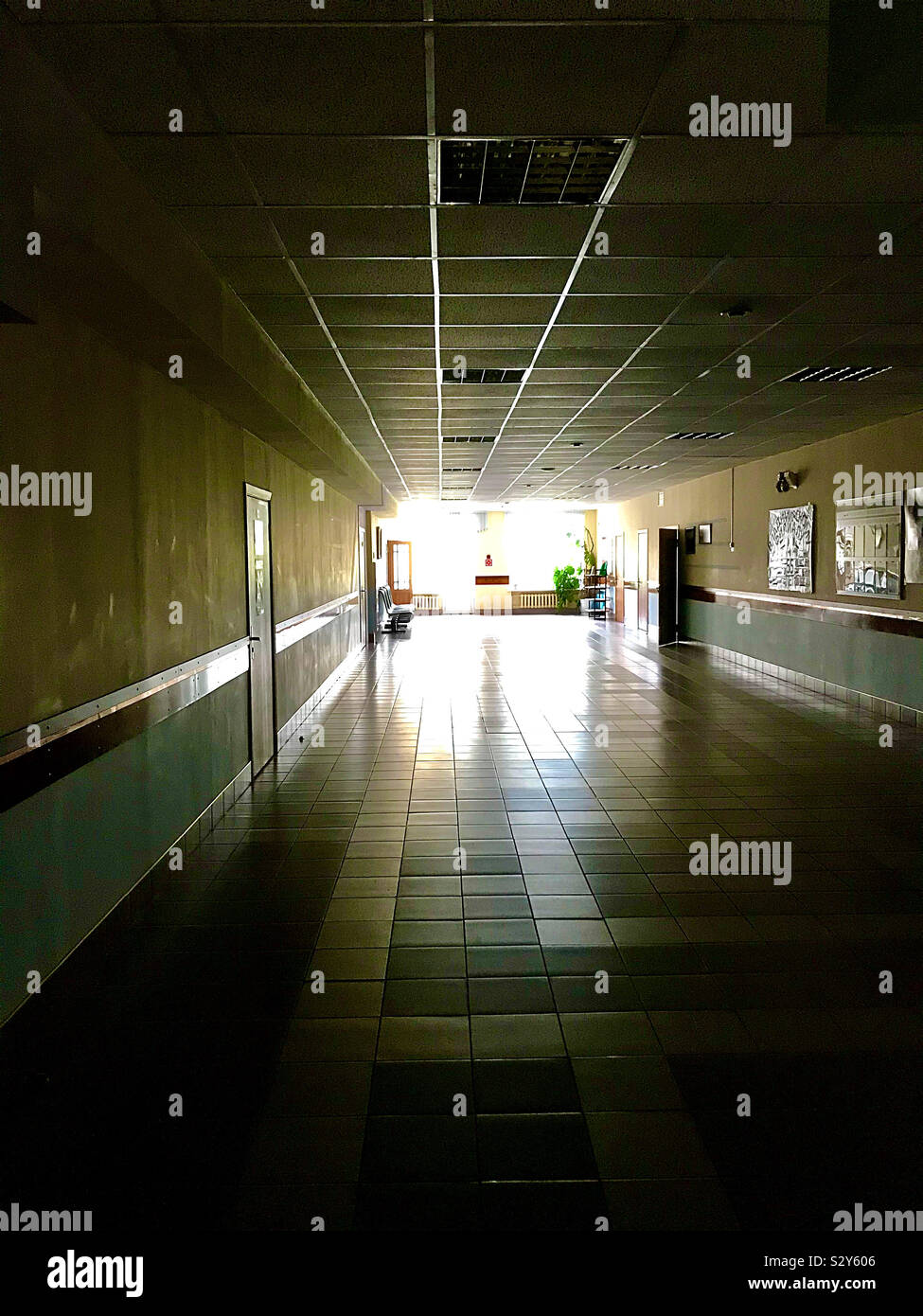Dark corridor with light at the end hi-res stock photography and images ...