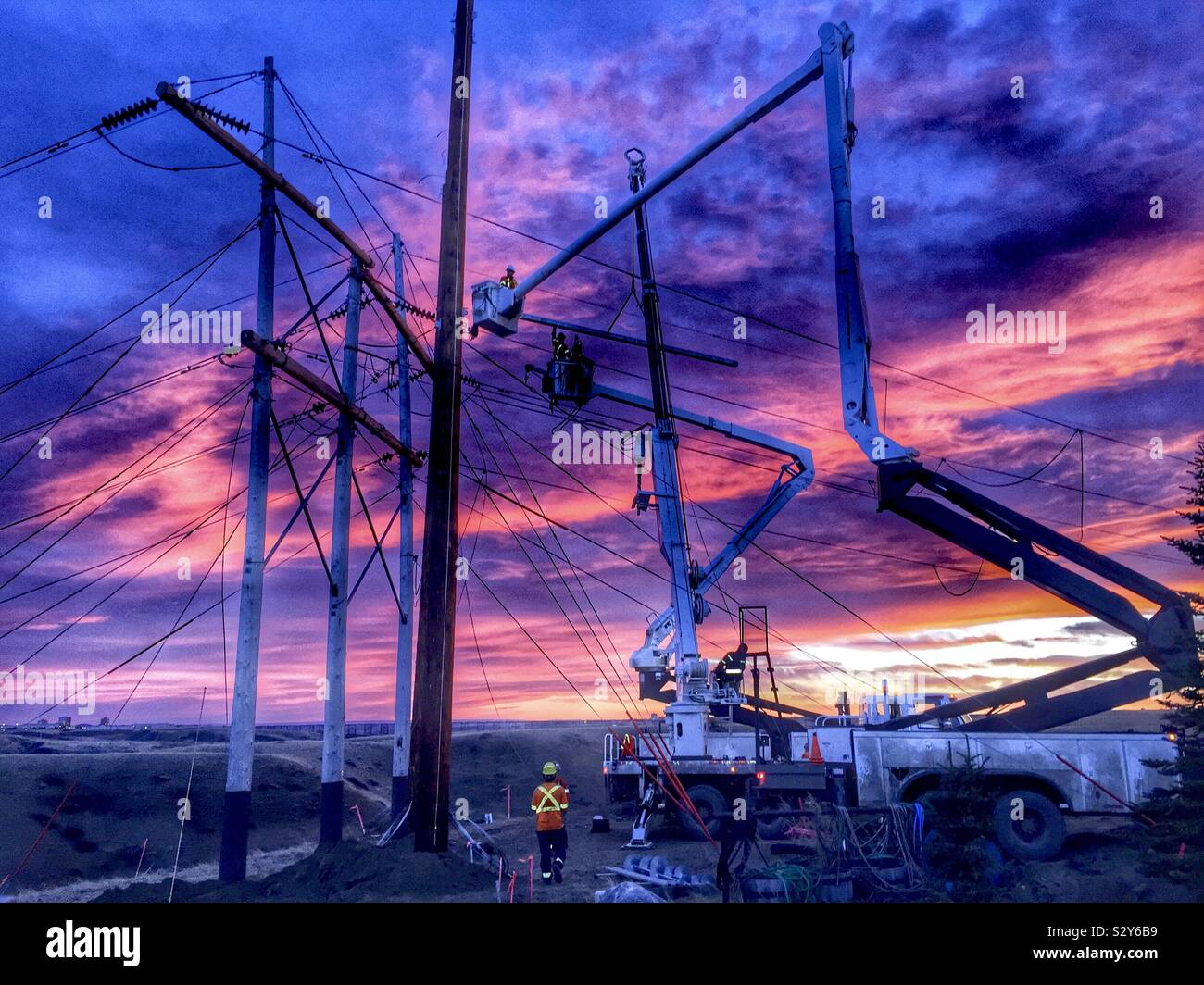 Electrical lineman pole hi-res stock photography and images - Alamy