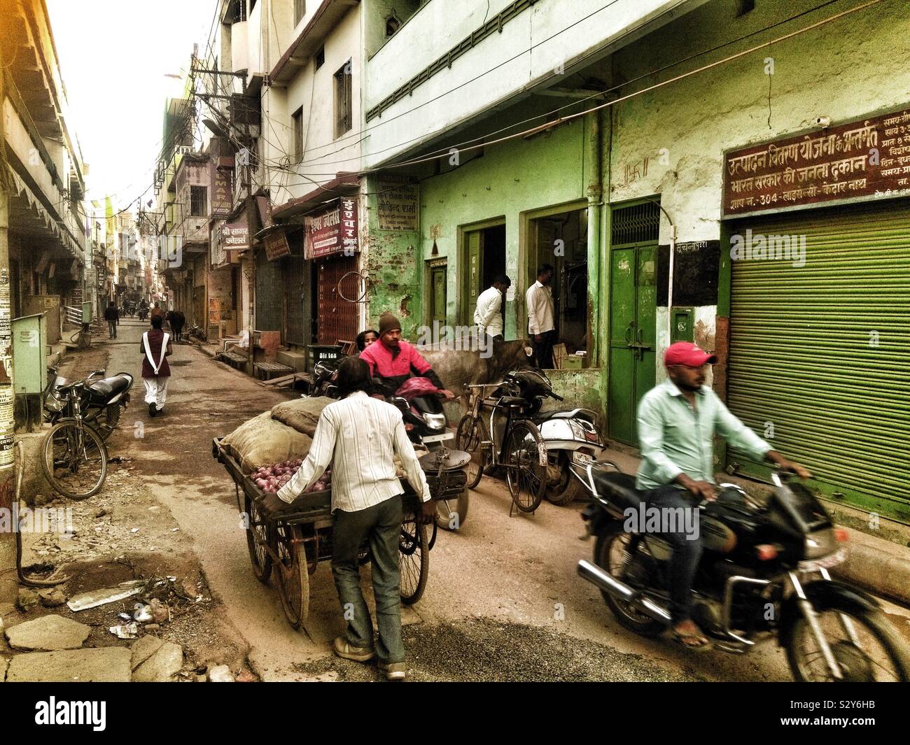 Daily routines hi-res stock photography and images - Alamy