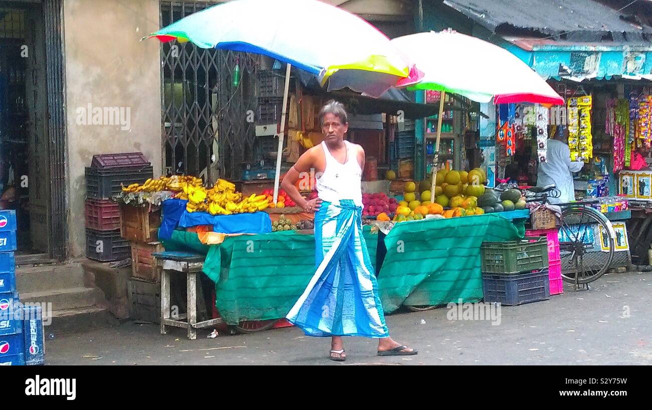 Kolkata and his numerous market sides, here a dude guards his fruit ...