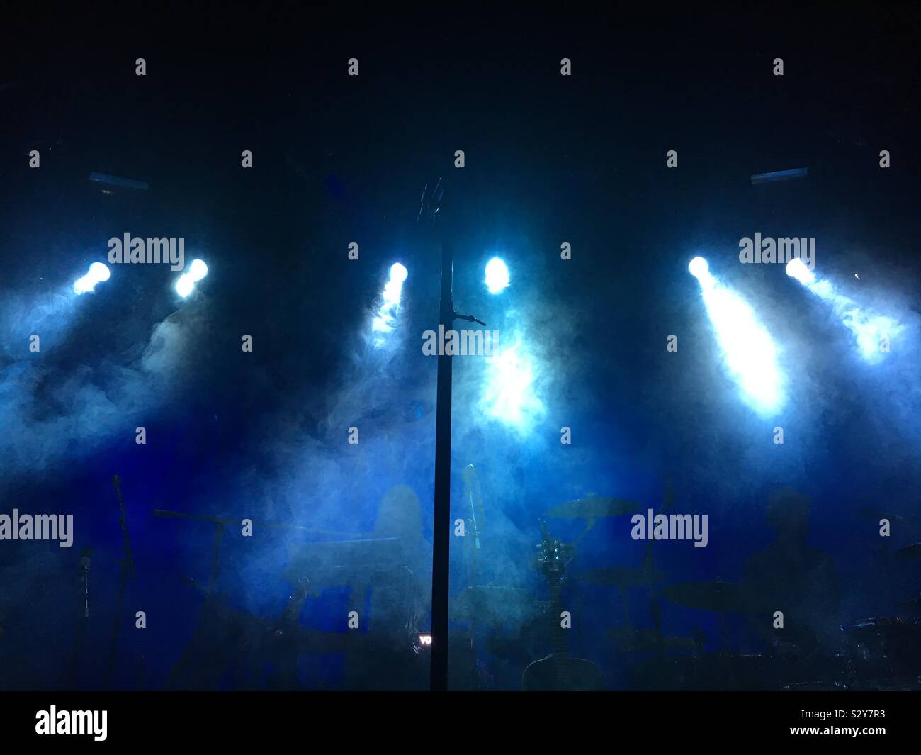 Empty stage lights hi-res stock photography and images - Alamy