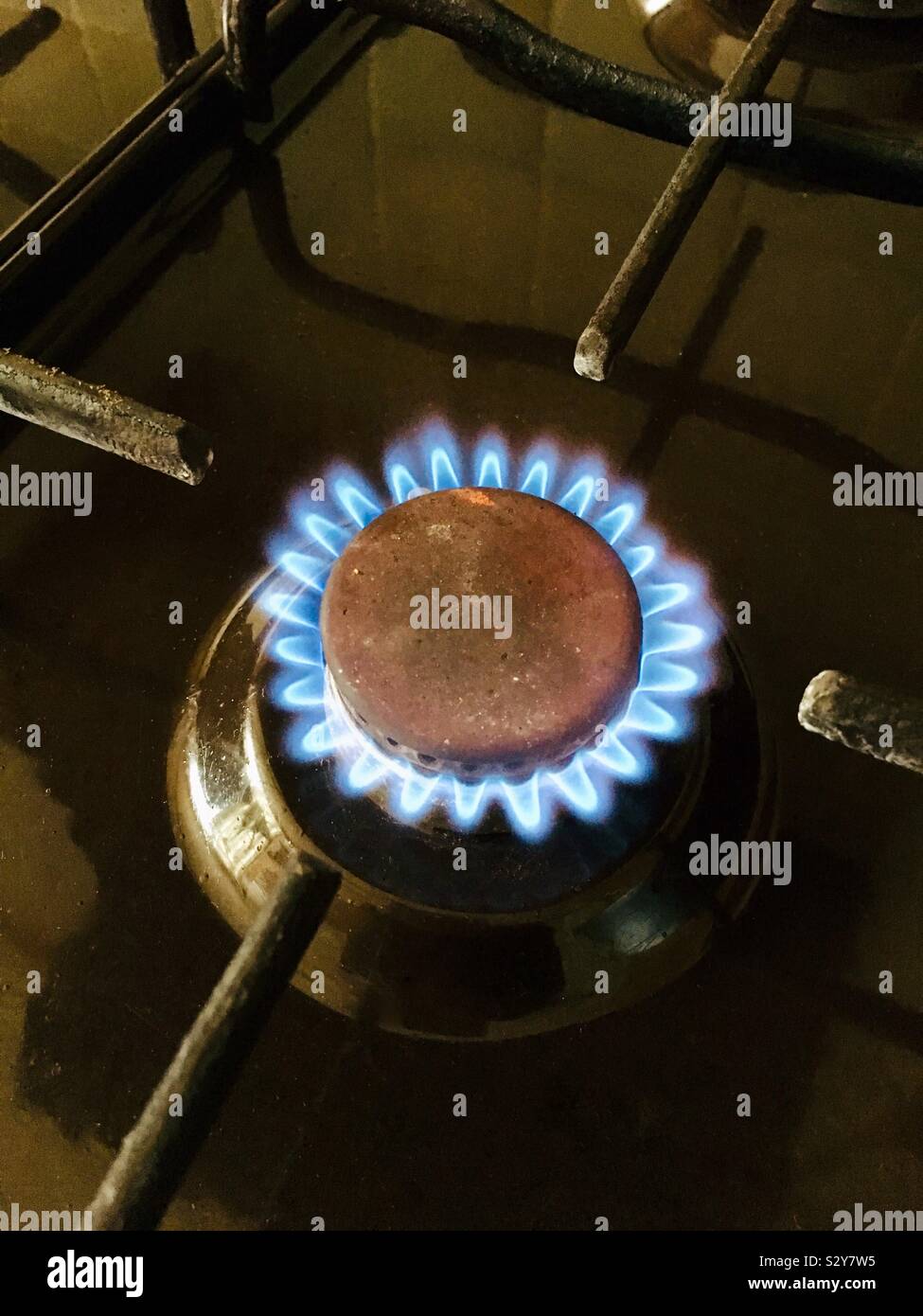 Lit gas ring on a cooker Stock Photo - Alamy