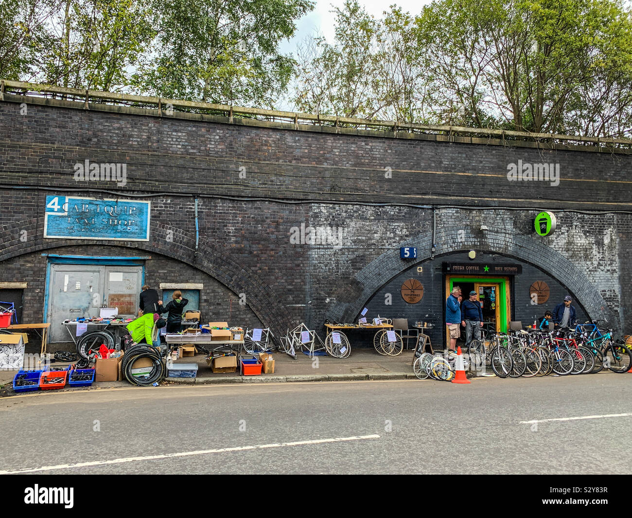Railway arches shops Stock Photo - Alamy