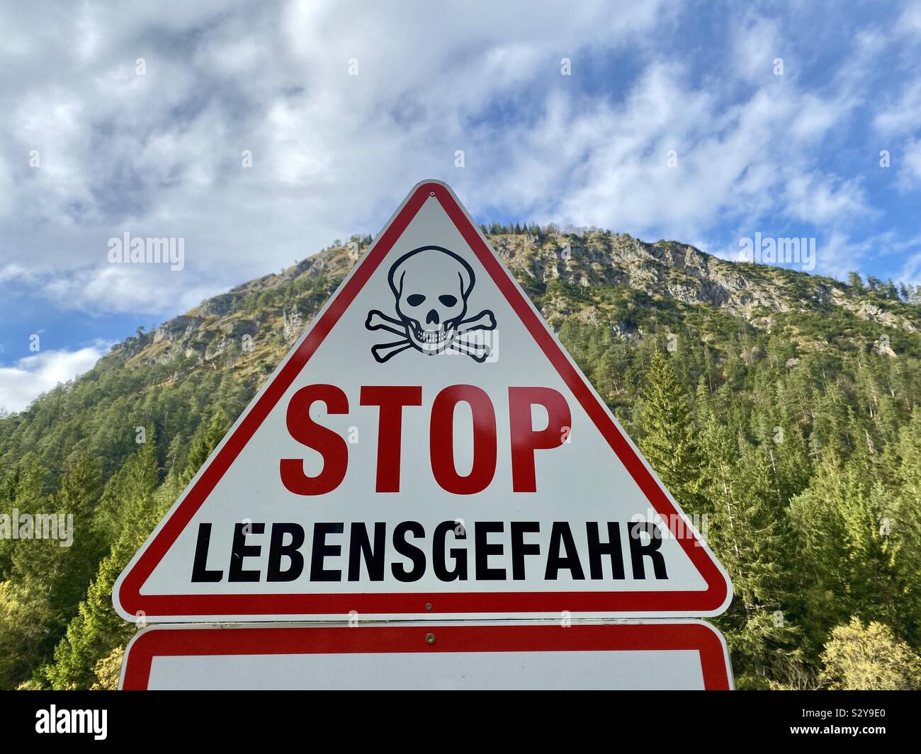 Stop sign German Stock Photo - Alamy